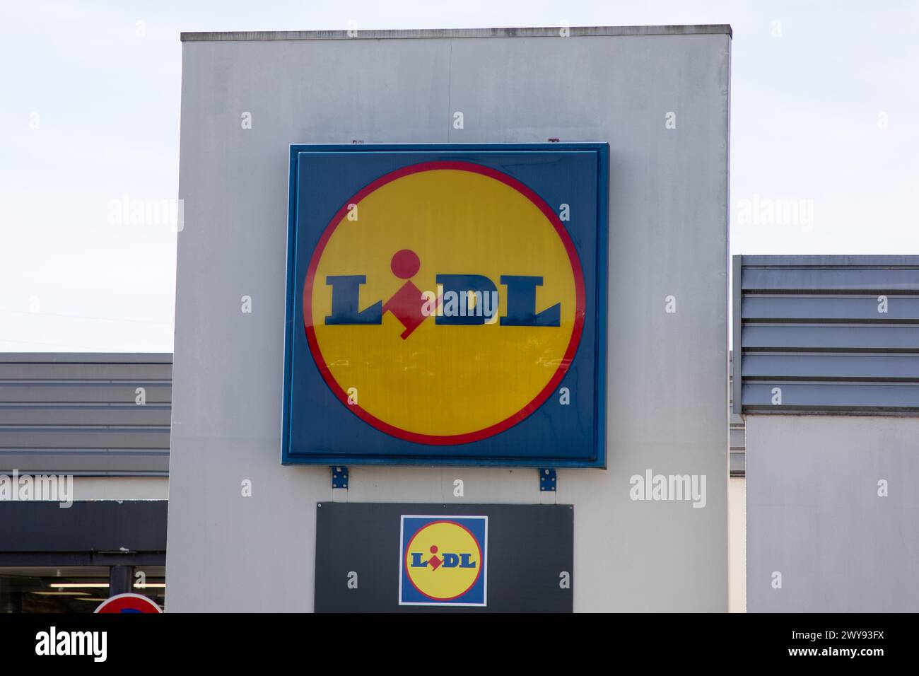 Lidl logo france hi-res stock photography and images - Alamy