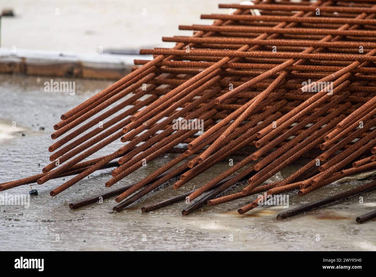 Pile of rusty rebar on concrete floor Stock Photo - Alamy
