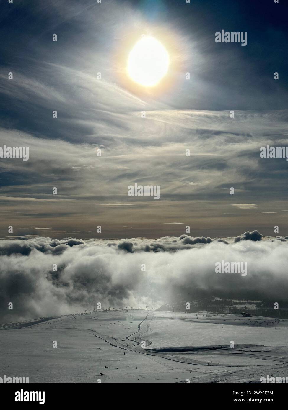 Sunlight over mountain peaks hi-res stock photography and images - Alamy