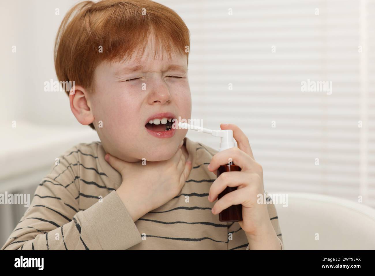 Child throat spray hi-res stock photography and images - Alamy