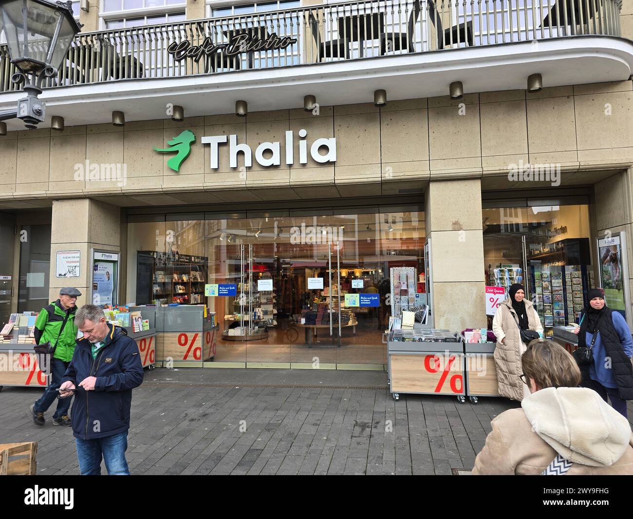 Bookshop exterior hi-res stock photography and images - Alamy
