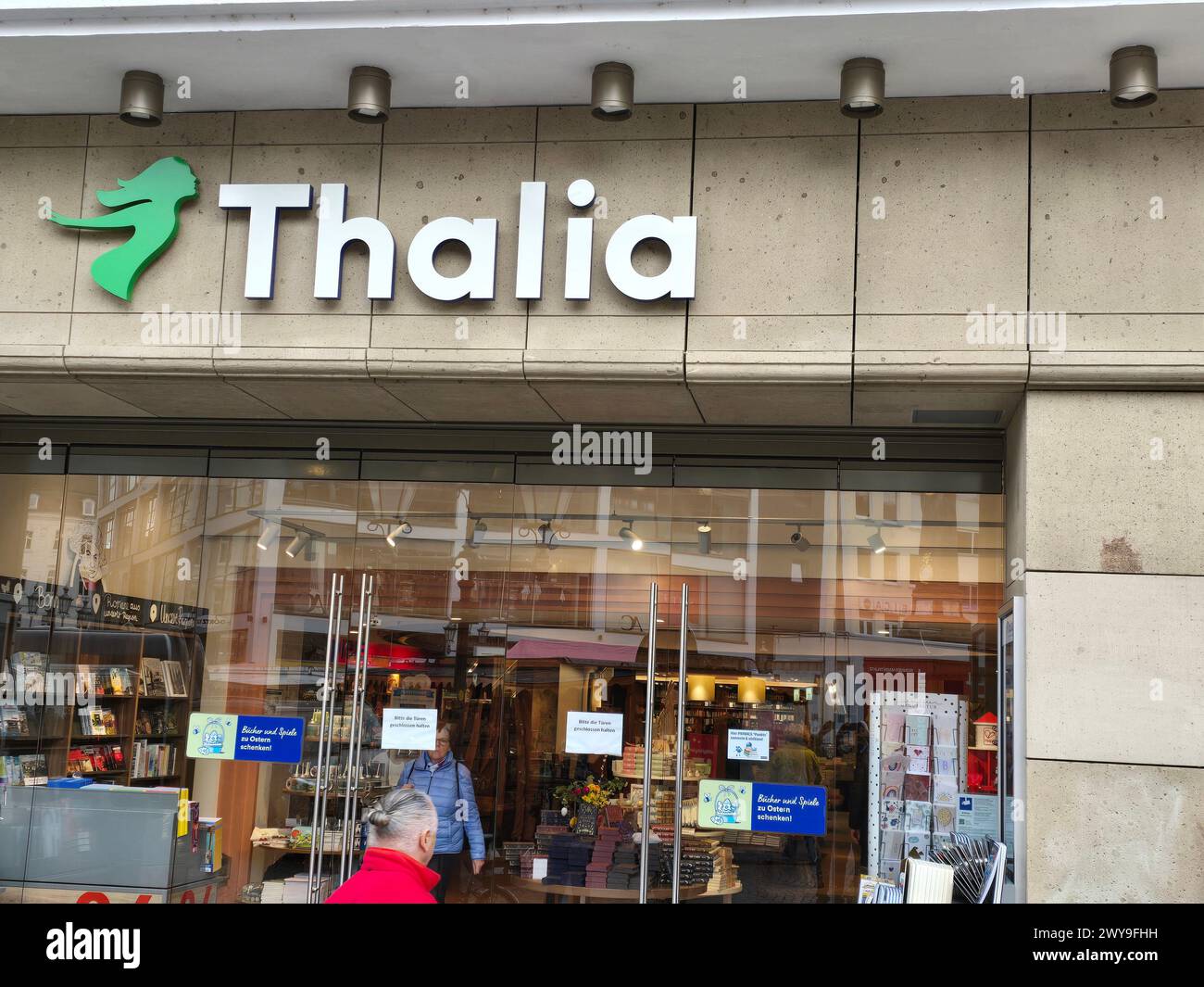 Bookshop exterior hi-res stock photography and images - Alamy