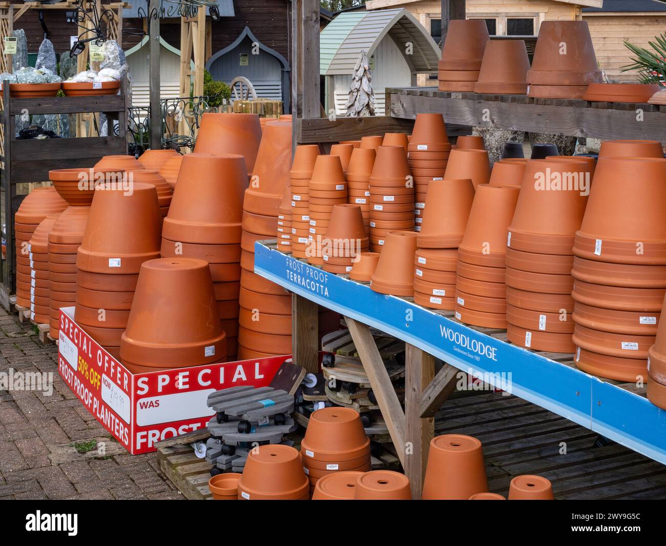 Terracotta pots uk hi-res stock photography and images - Alamy