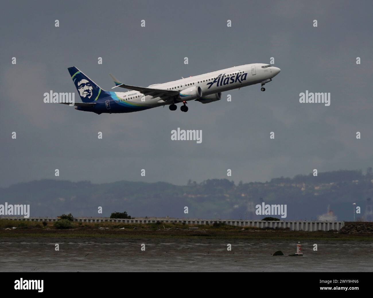 Grounding aircraft hi-res stock photography and images - Alamy