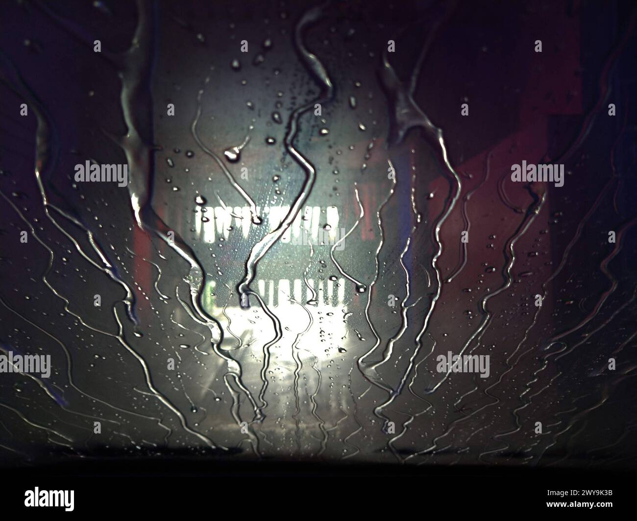 Auto waschen in einer Auto-Waschanlage Waschanlage *** Washing your car ...