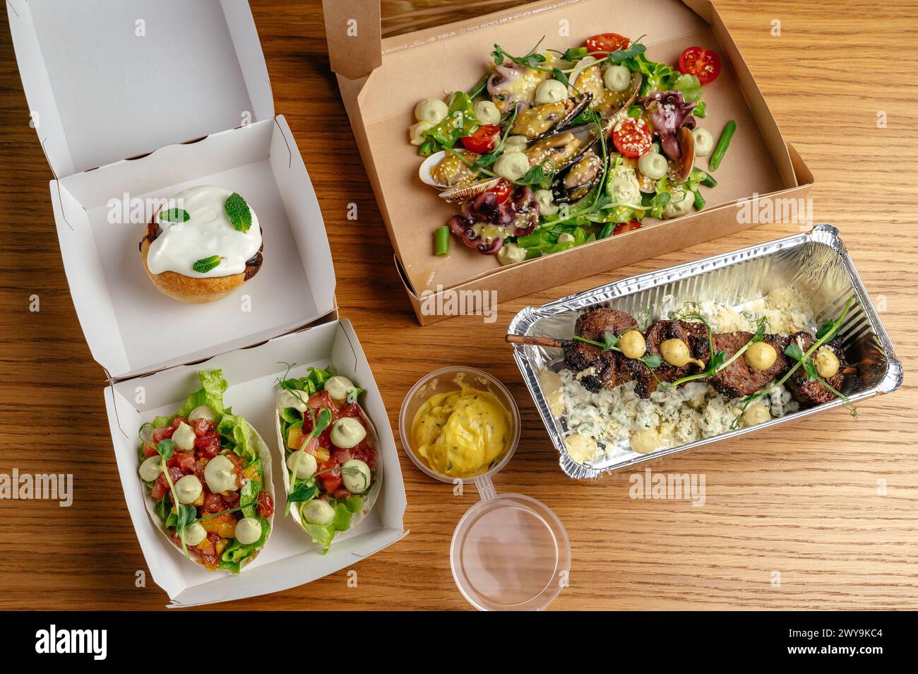 restaurant food in takeaway containers Stock Photo - Alamy