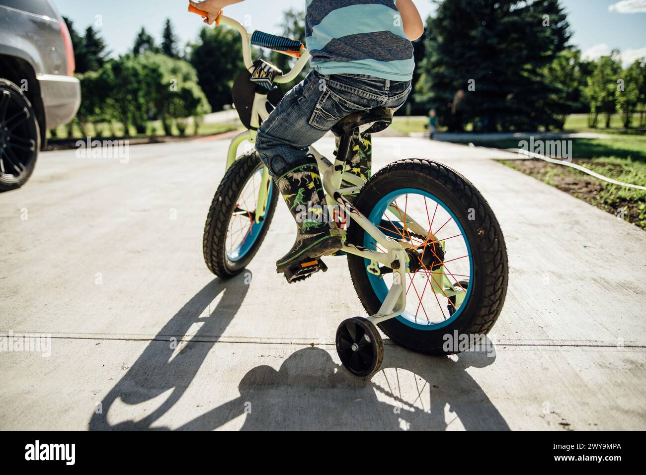 Kids bicycle training wheels hi-res stock photography and images - Alamy