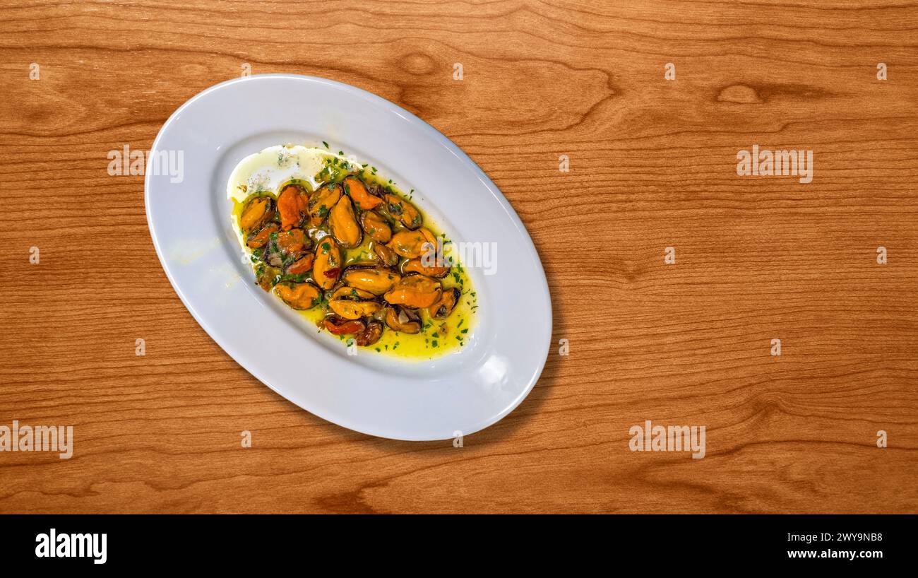 Garlic Mussels, Spanish Cuisine, Spanish Gastronomy, Galicia, Spain ...