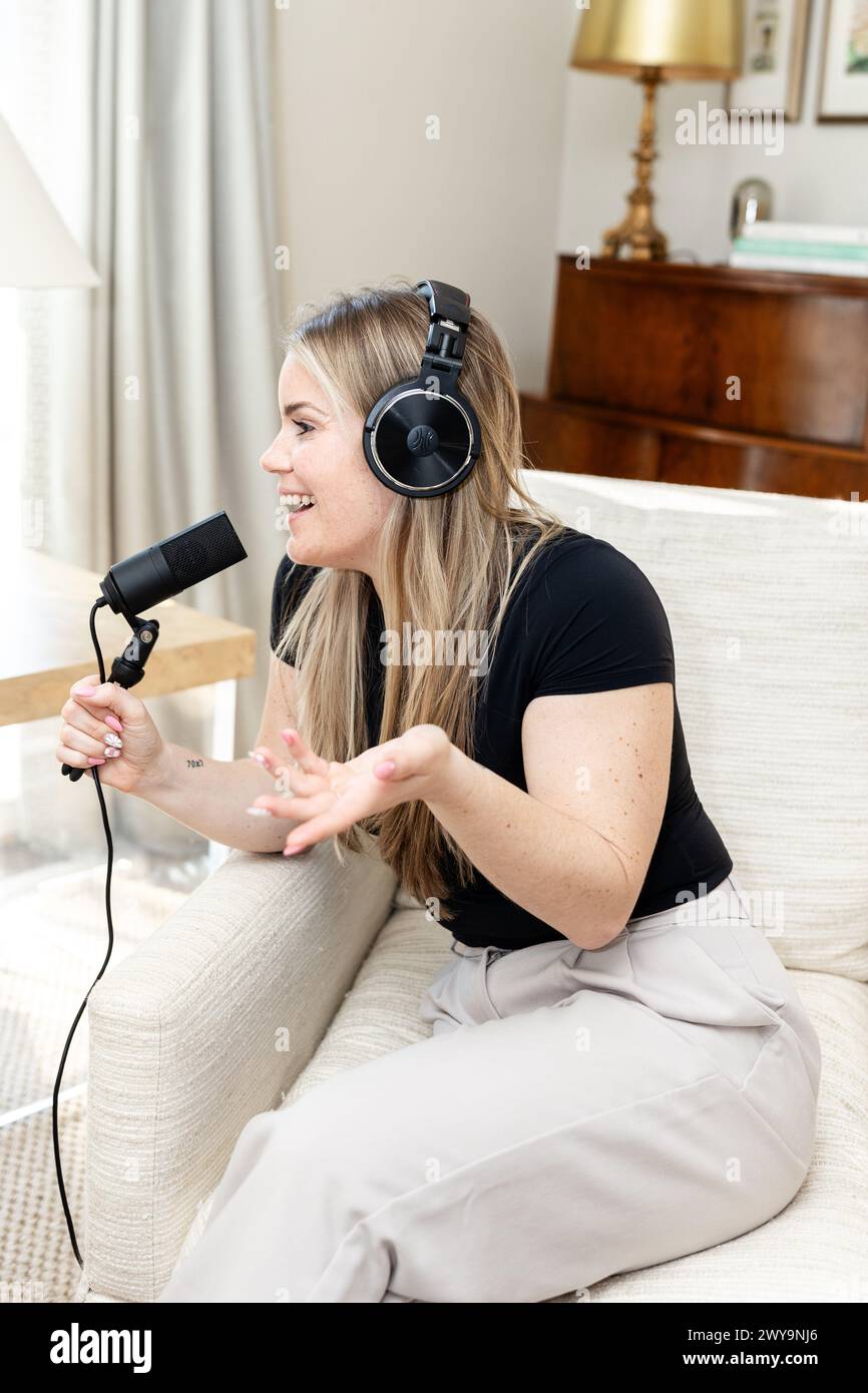 Content creator speaking microphone hi-res stock photography and images ...