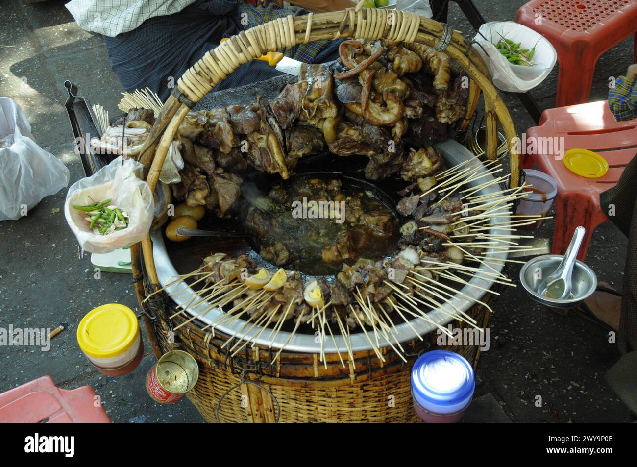 Reisen in yangon hi-res stock photography and images - Alamy
