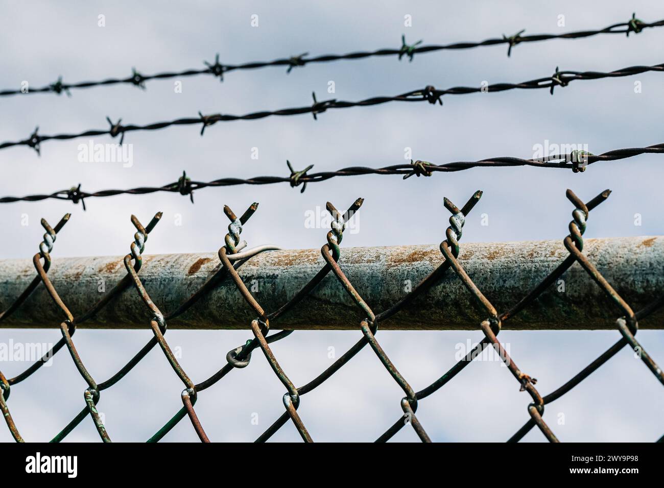 Chain wire fencing hi-res stock photography and images - Alamy