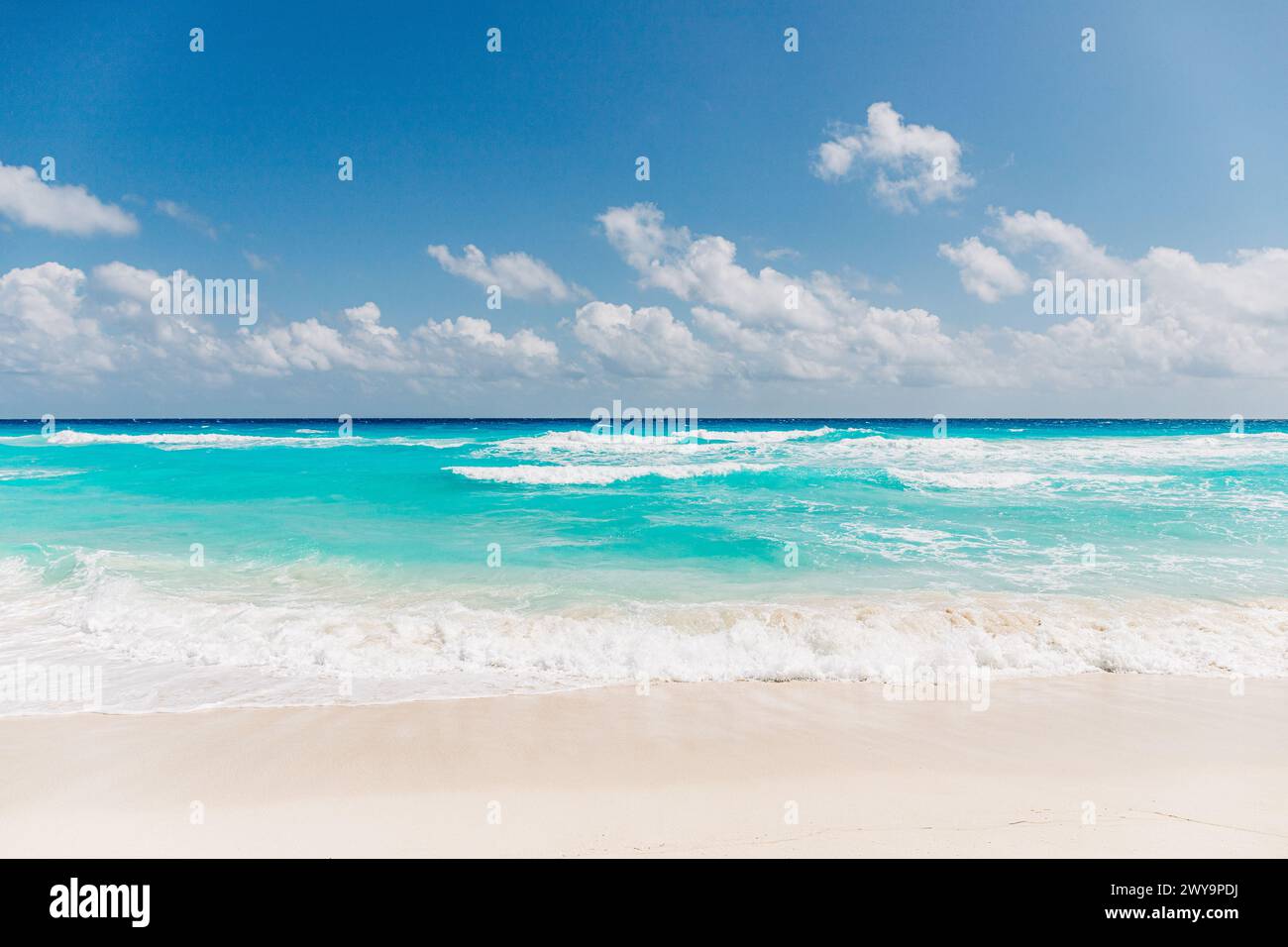 Pristine turquoise water and white sand at Cancun beach Stock Photo - Alamy