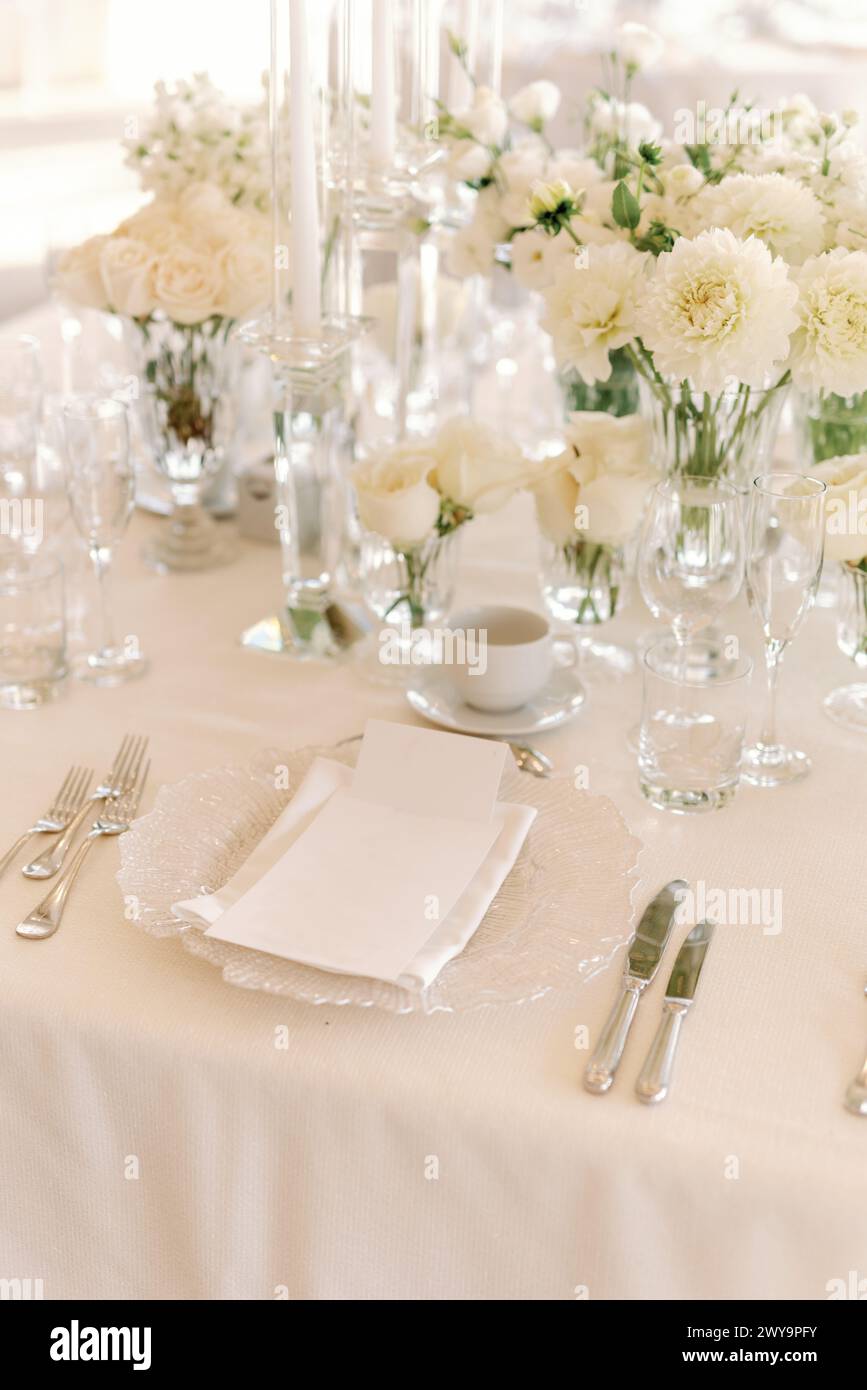 Refined wedding table setting in all white Stock Photo - Alamy