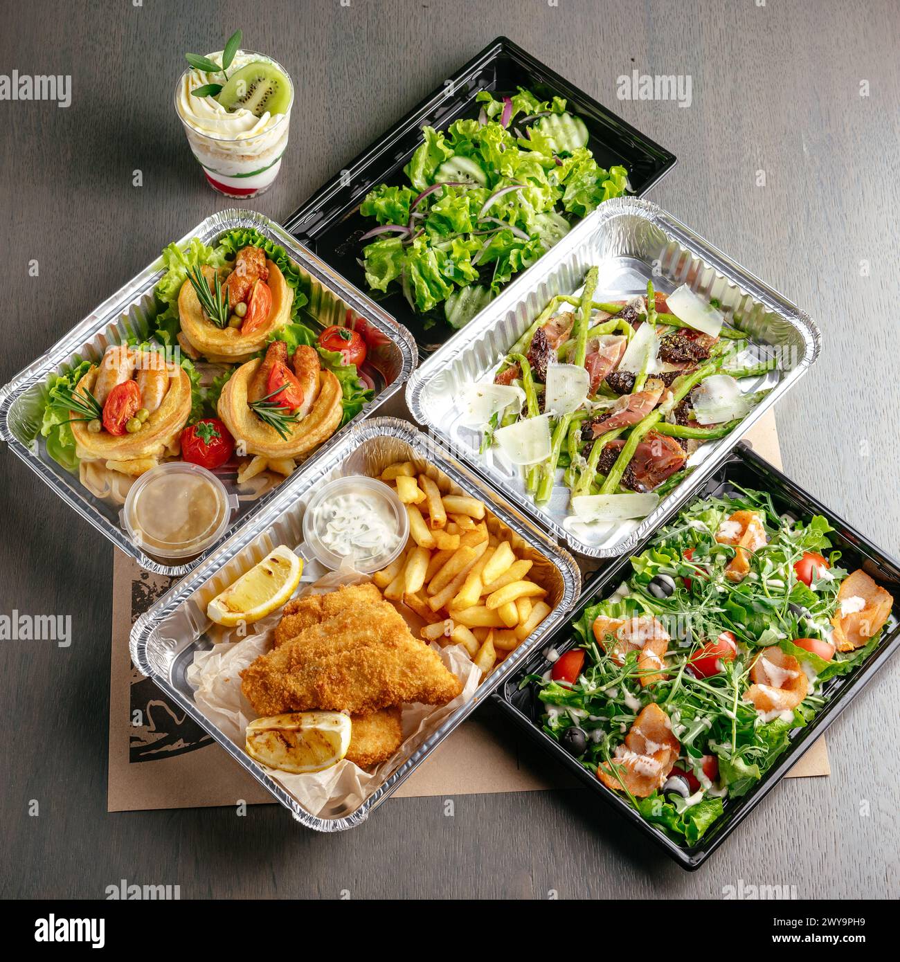 Takeaway containers hi-res stock photography and images - Alamy