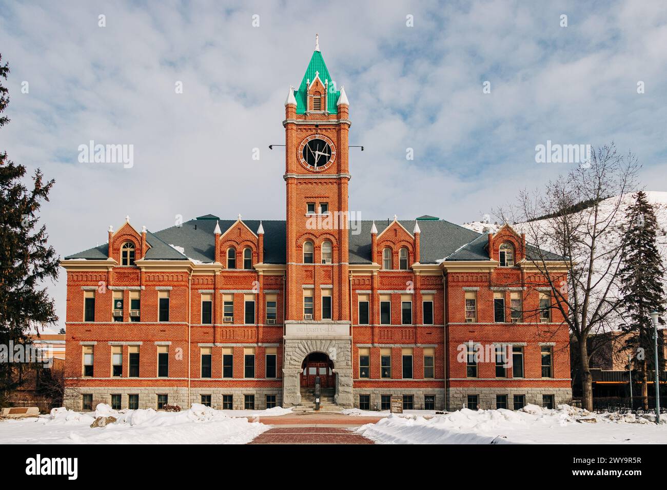 Academic building red brick hi-res stock photography and images - Alamy