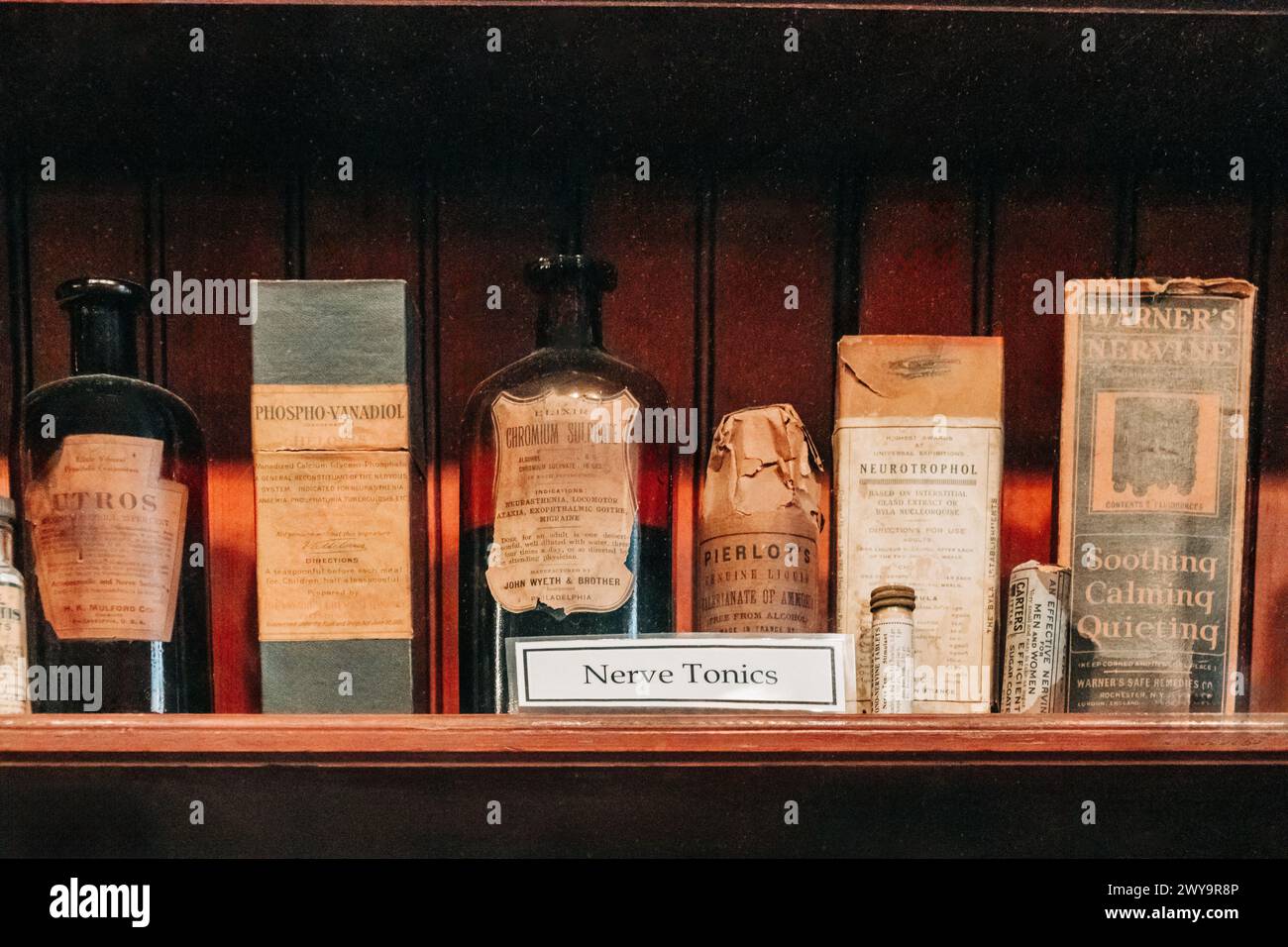 Antique medical artifacts hi-res stock photography and images - Alamy