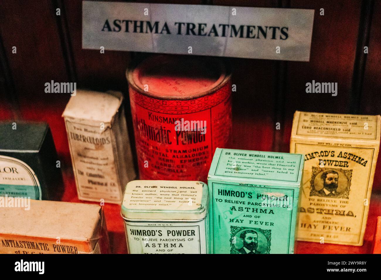 Antique medical artifacts hi-res stock photography and images - Alamy