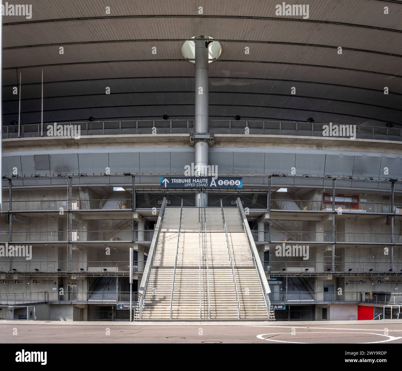 Paris olympic stadium construction hi-res stock photography and images ...