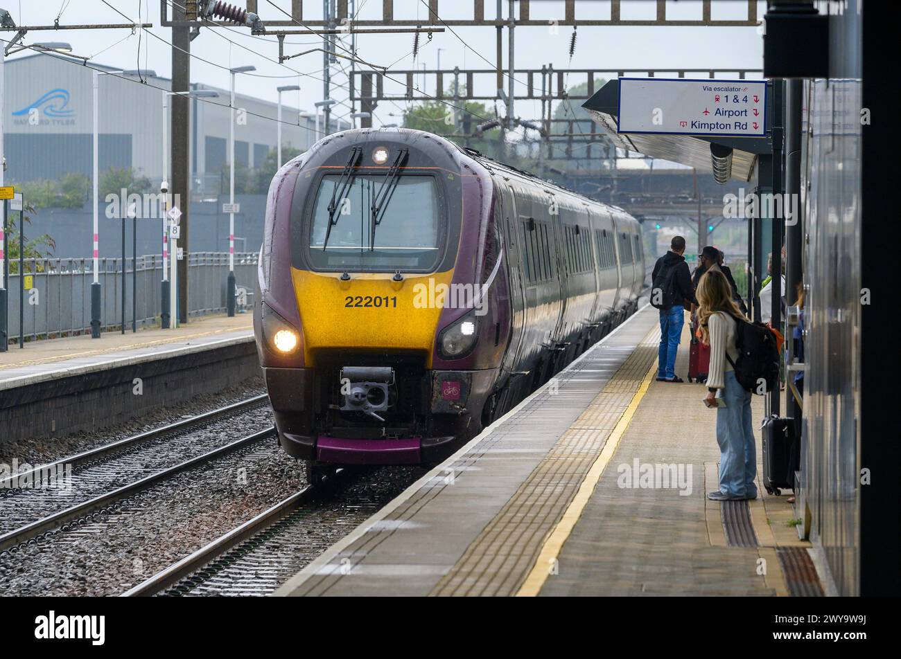 Class 222 Meridian train in East Midlands Railway livery at Luton ...