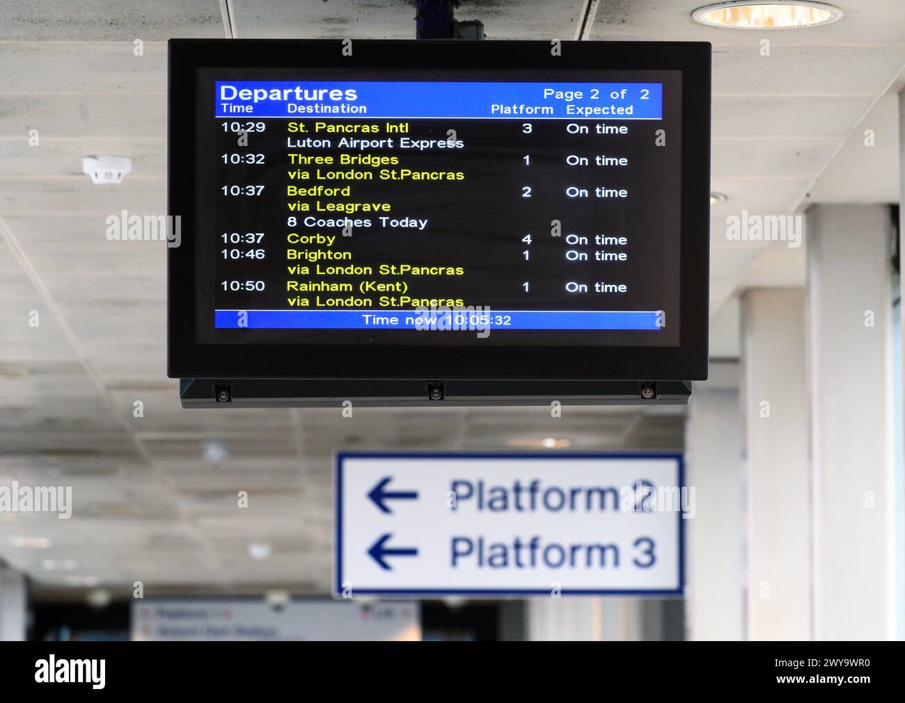 Digital information screen on a platform at Luton Airport Parkway ...