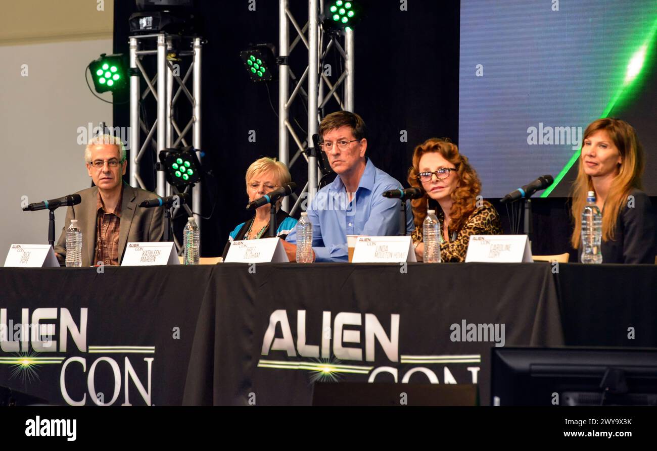 Alien Con 2018 - Nick Pope; Kathleen Marden, Bret Oldham; Linda Moulton ...