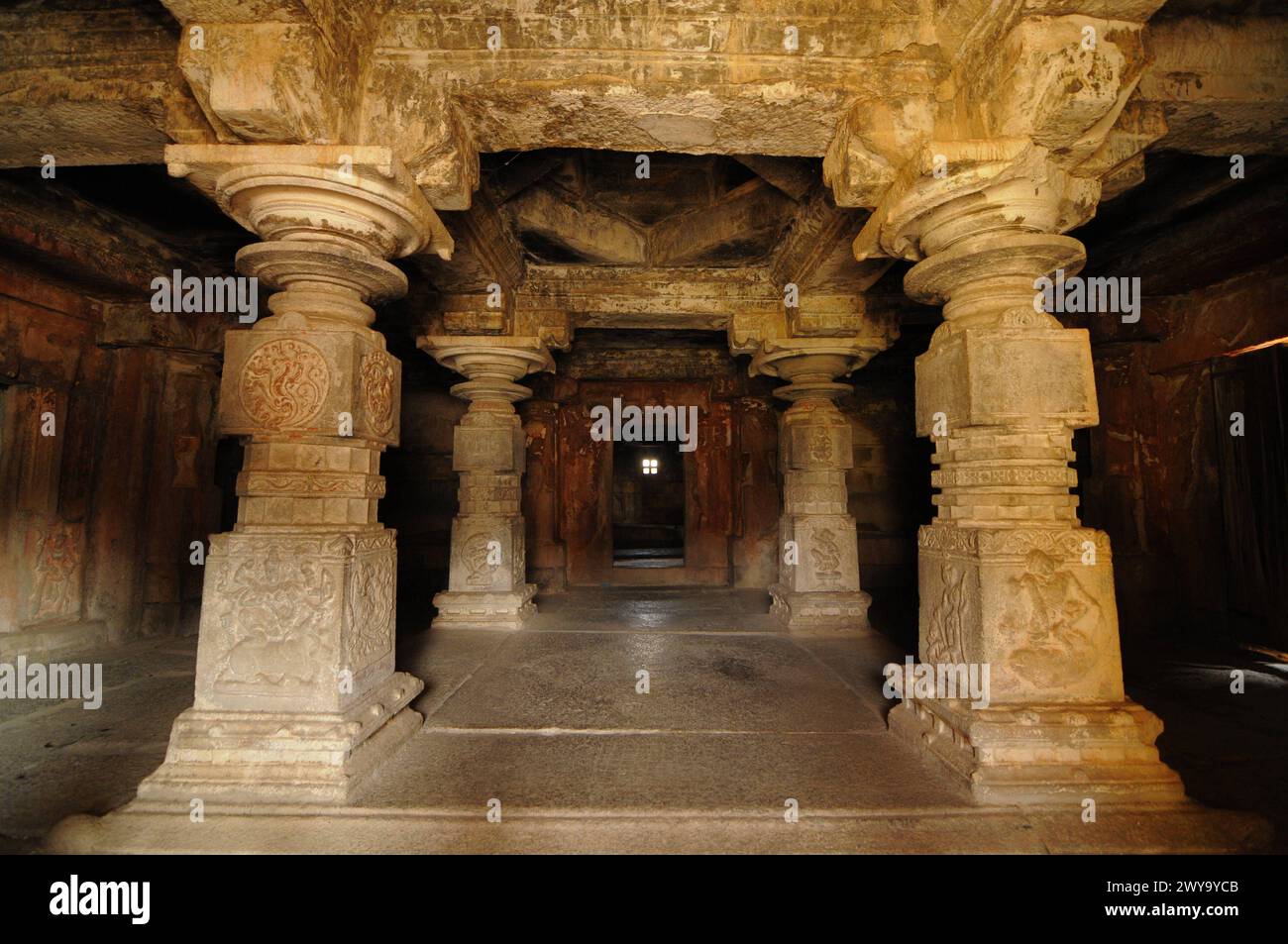 Inside Virupaksha Temple, Hampi, UNESCO World Heritage Site, Karnataka ...