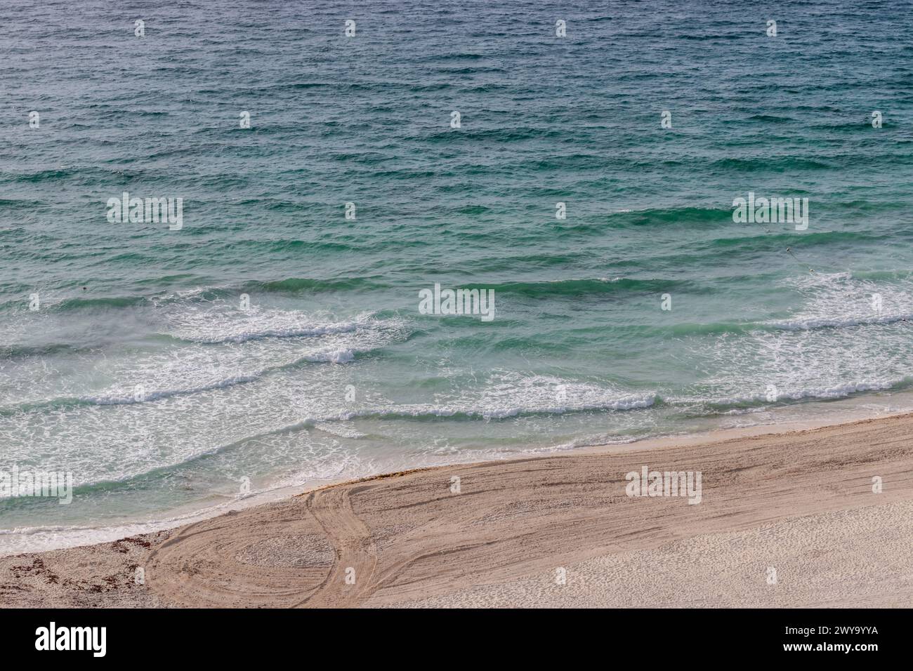 Sandy shore soft ocean hi-res stock photography and images - Alamy