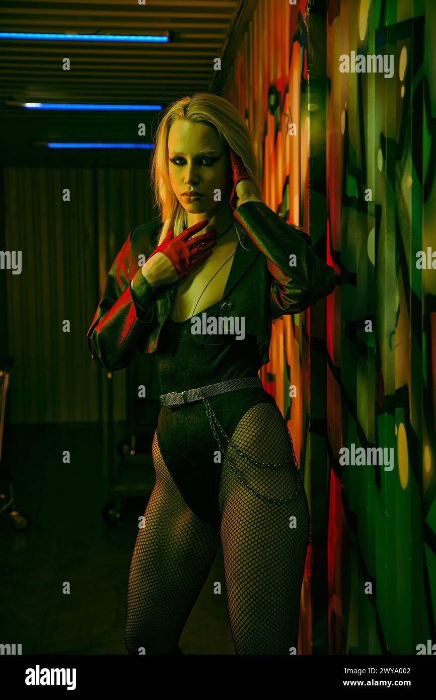 Woman wearing neutral colors hi-res stock photography and images - Alamy