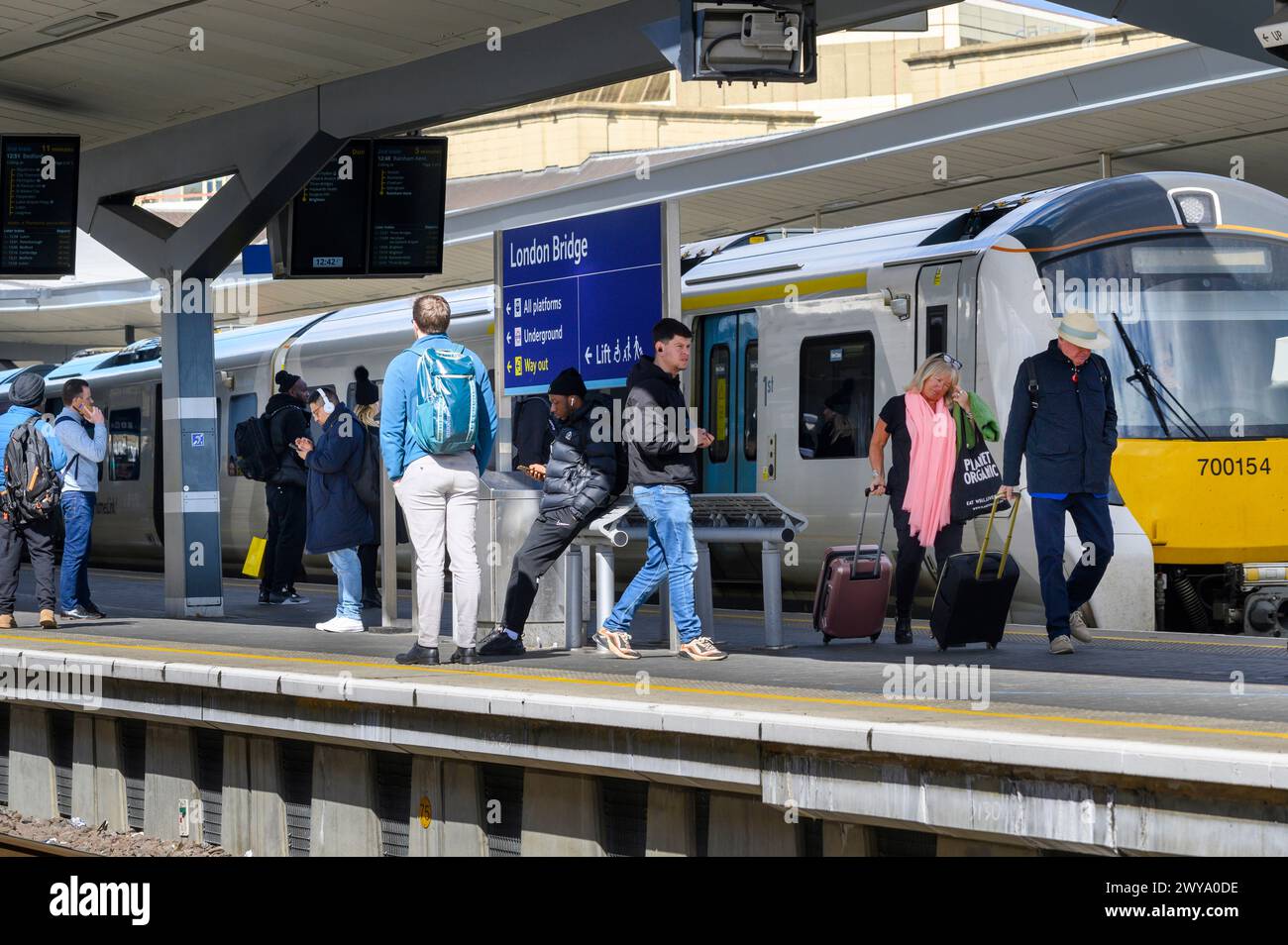 Passengers waiting for train at London Bridge railway station, London ...