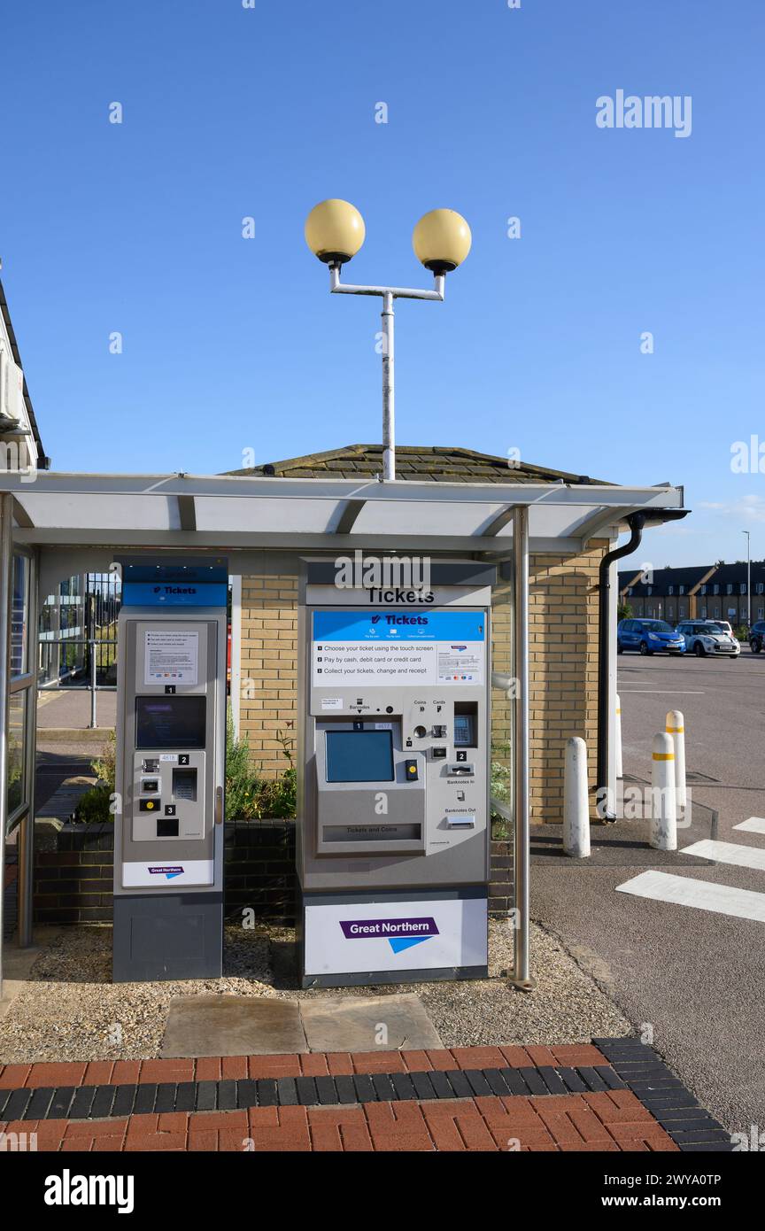 Self service ticket machine hi-res stock photography and images - Alamy