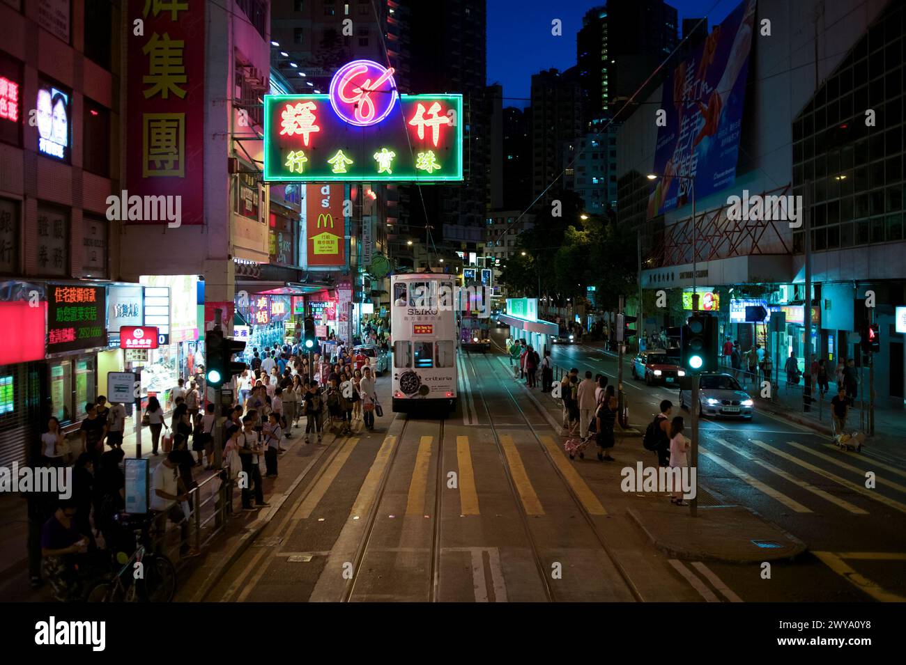 Hong kong tram night hi-res stock photography and images - Alamy