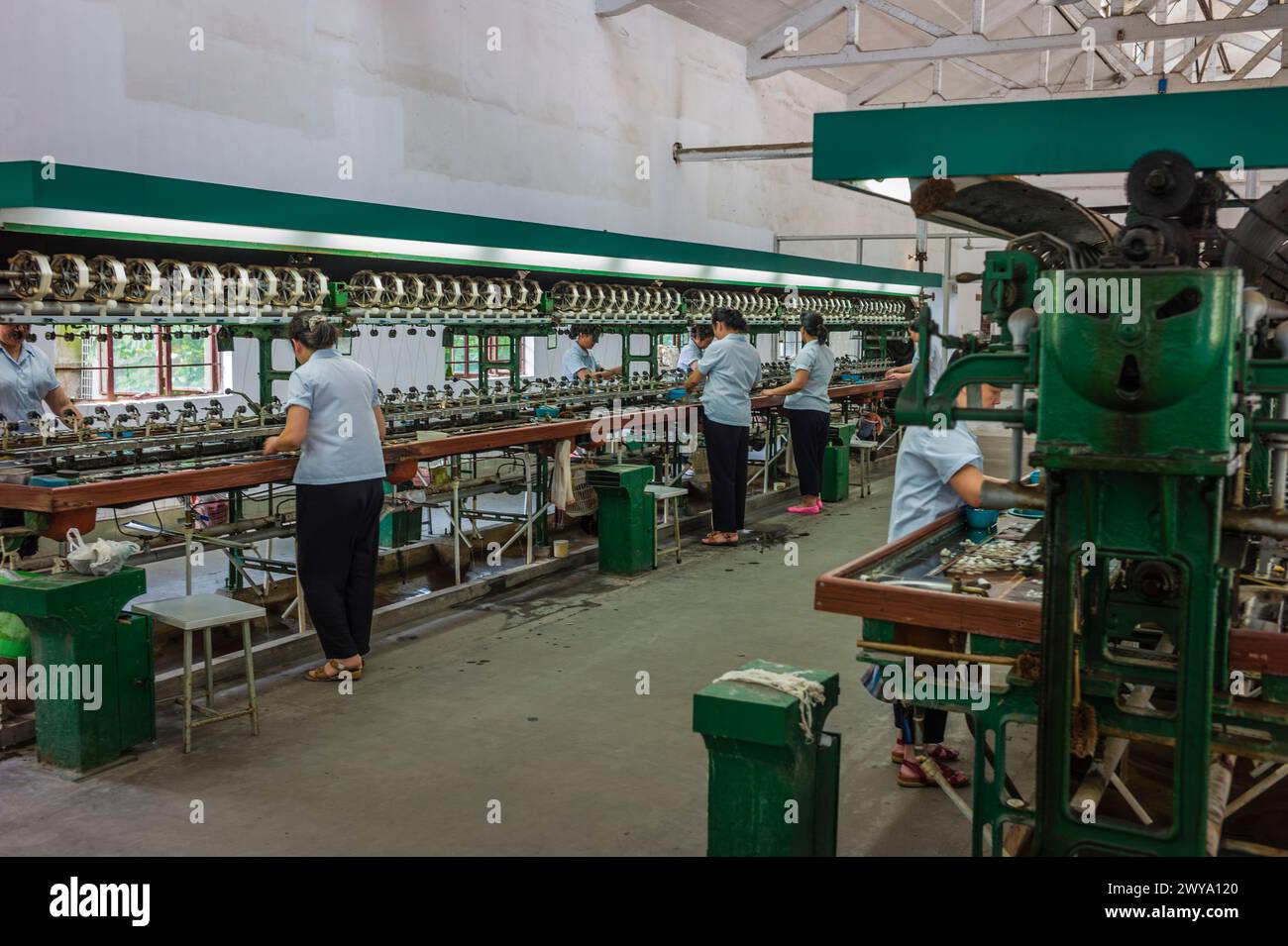 Chinese silk production hi-res stock photography and images - Alamy