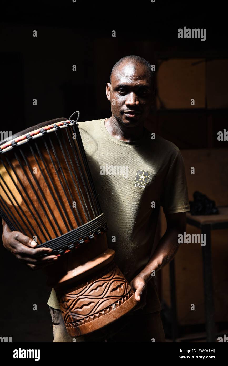 Nicolas Remene / Le Pictorium - Djembe-making workshop in Bamako, Mali ...