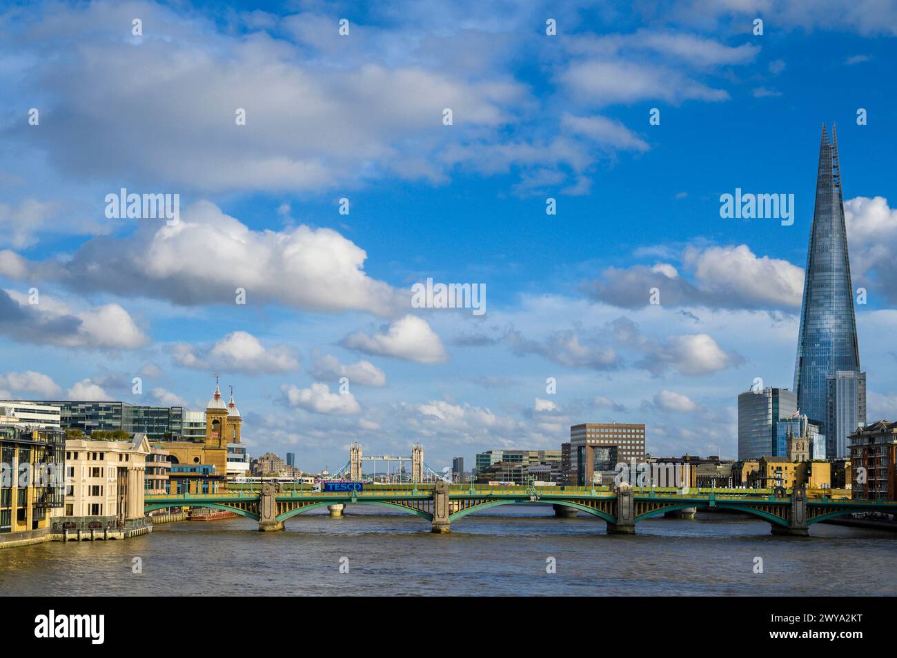Visitor attractions river thames tower bridge hi-res stock photography ...