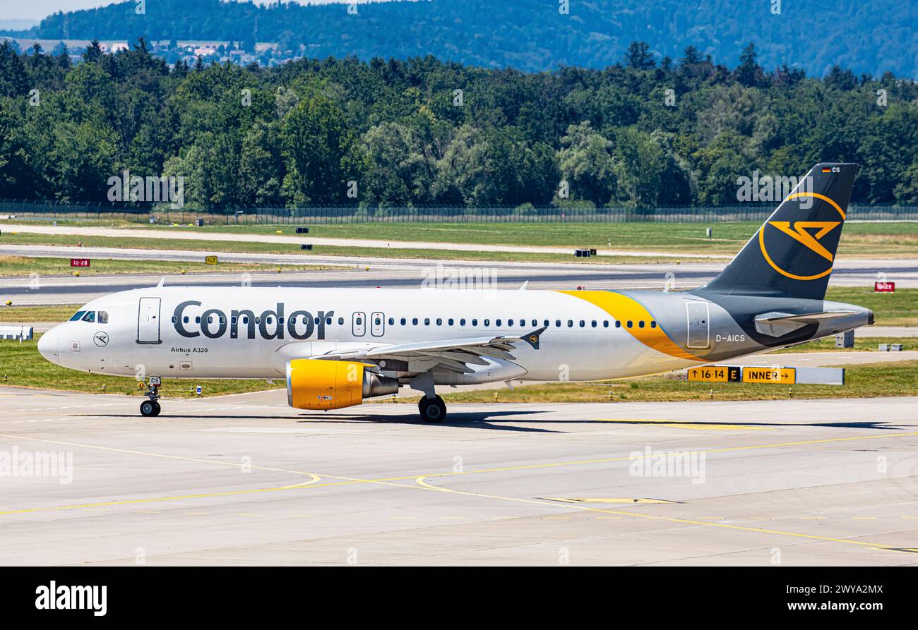 Ein Airbus A320-214 von der deutschen Fluggesellschaft Condor rollt am ...