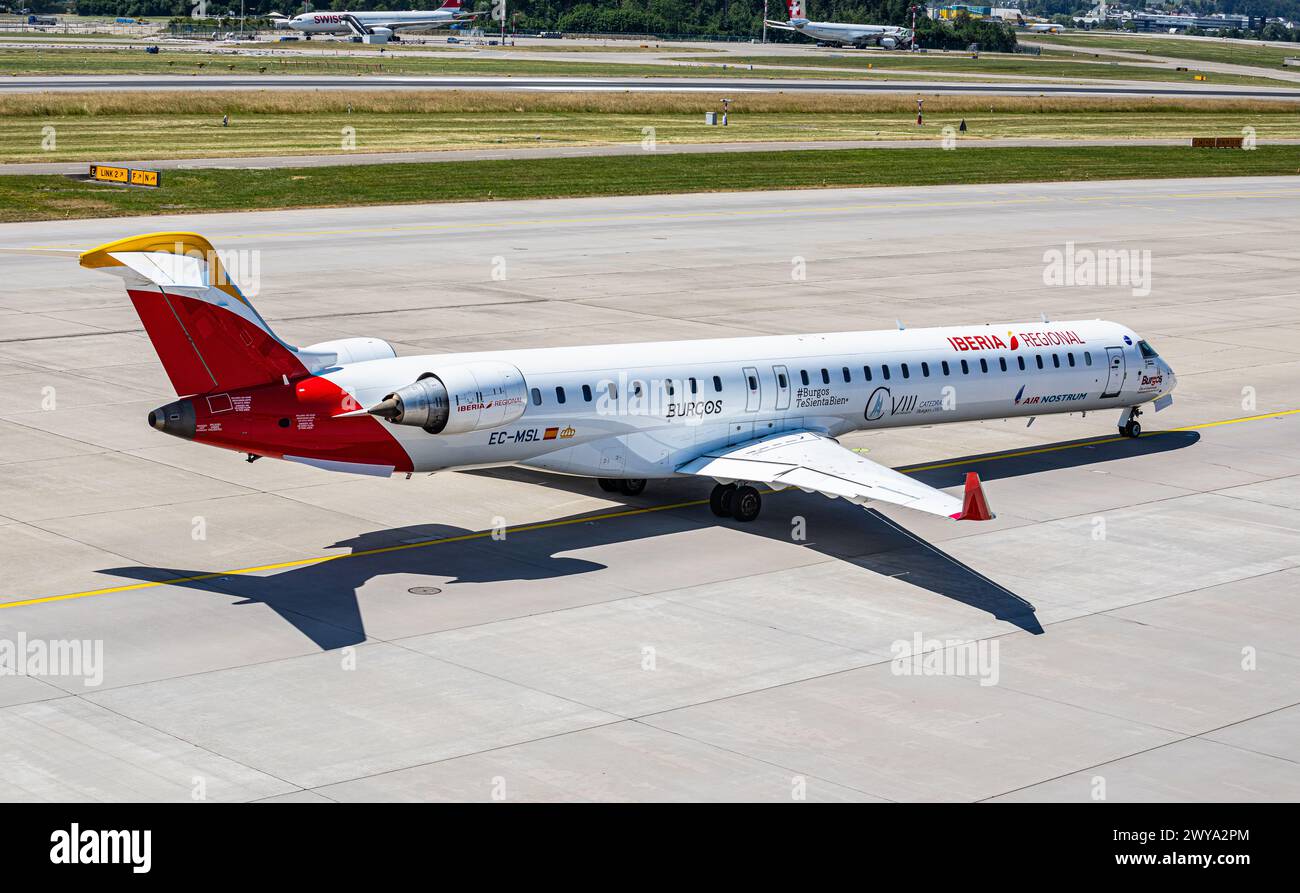 Crj1000 bombardier hi-res stock photography and images - Alamy