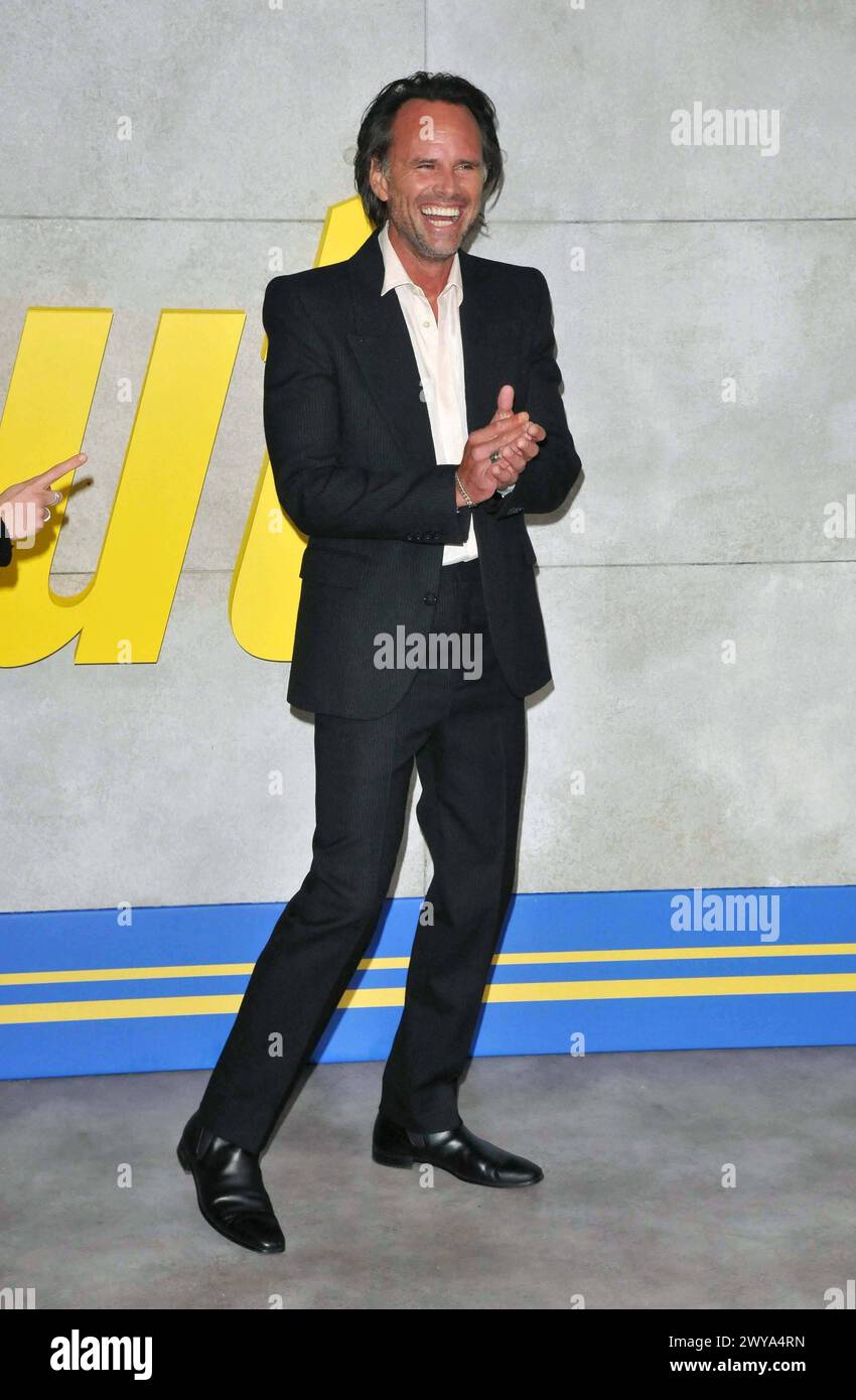 Fallout walton goggins hi-res stock photography and images - Alamy