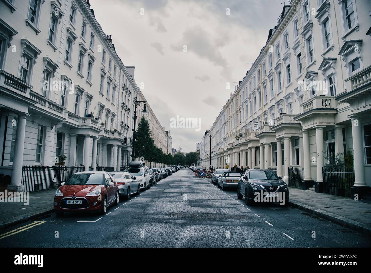 Wide image of buildings hi-res stock photography and images - Alamy