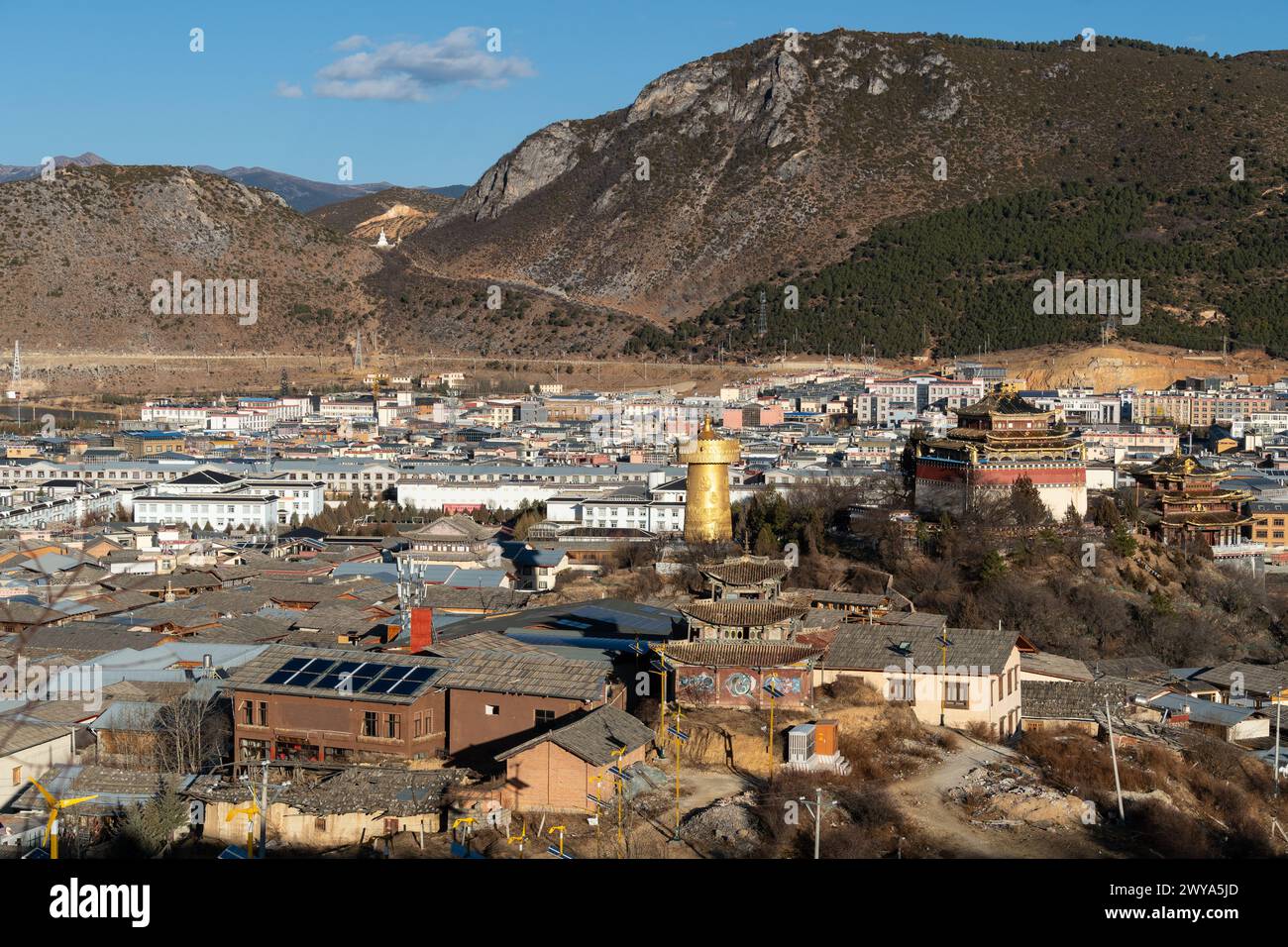 Zhongdian, China: City view of Zhongdian on the Tibetan plateau in the ...
