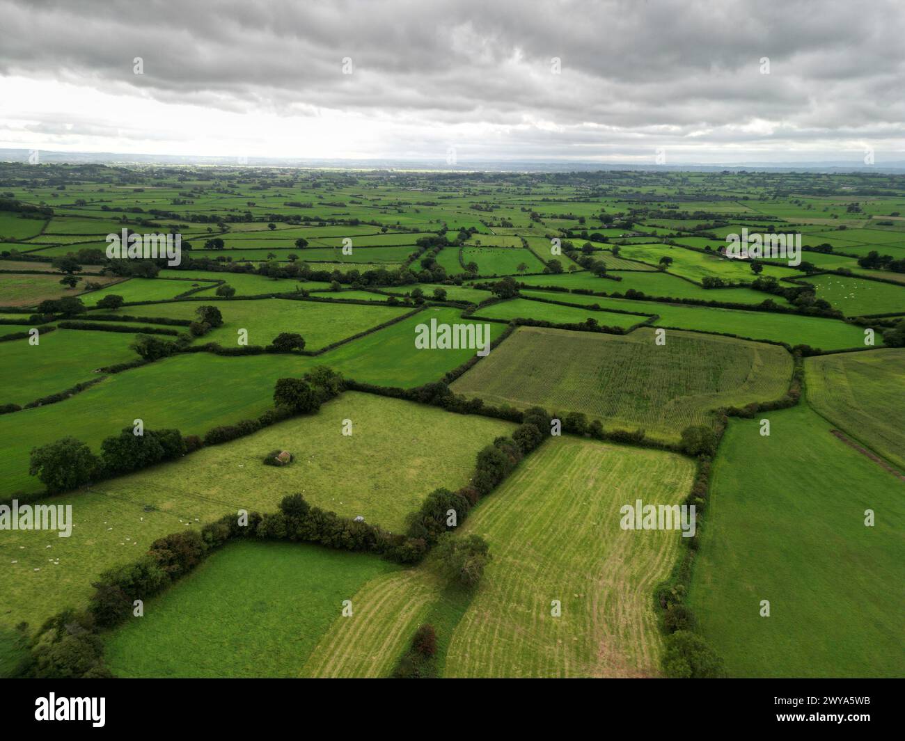 Idyllic british farming meadows countryside hi-res stock photography ...