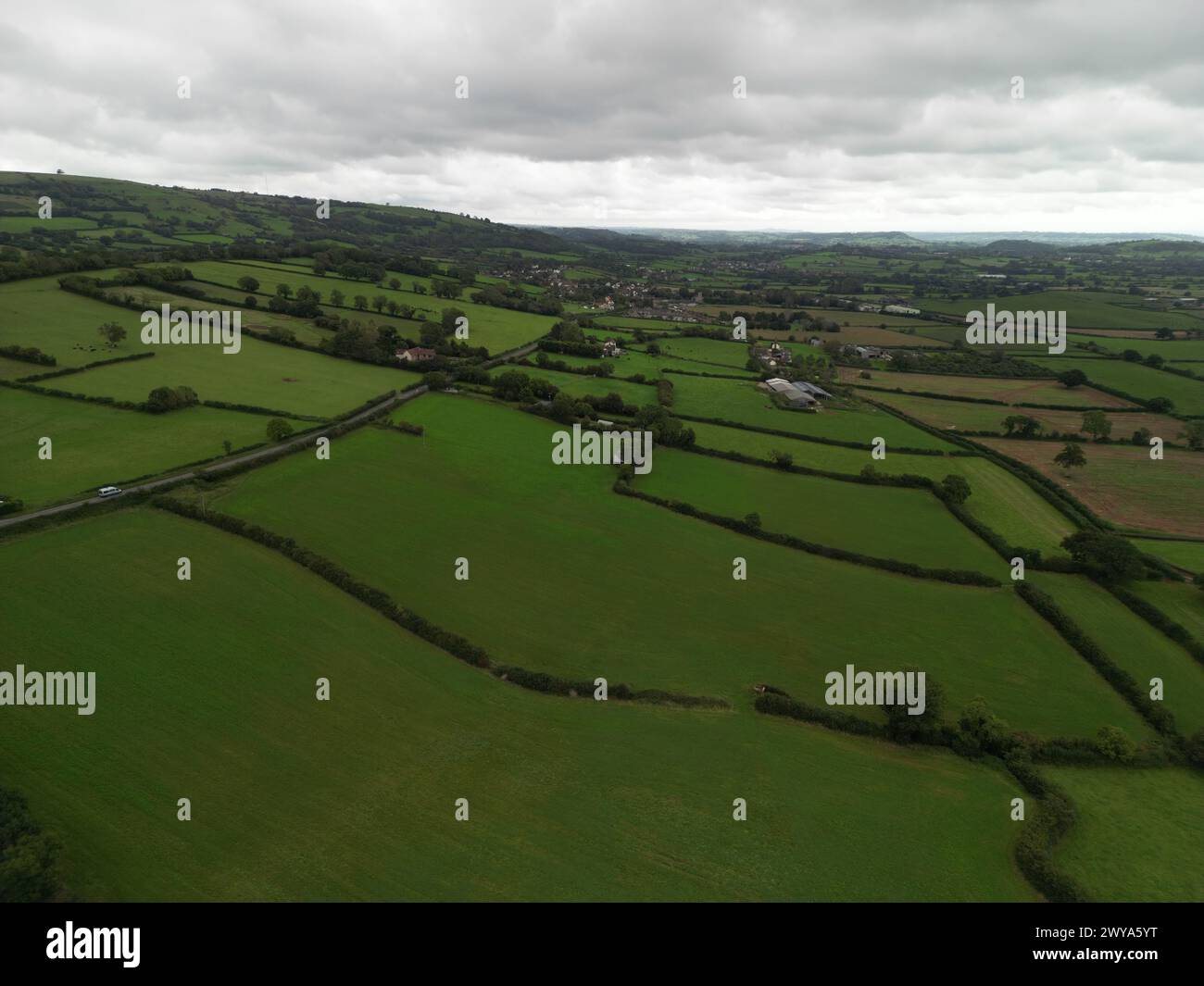 Idyllic british farming meadows countryside hi-res stock photography ...
