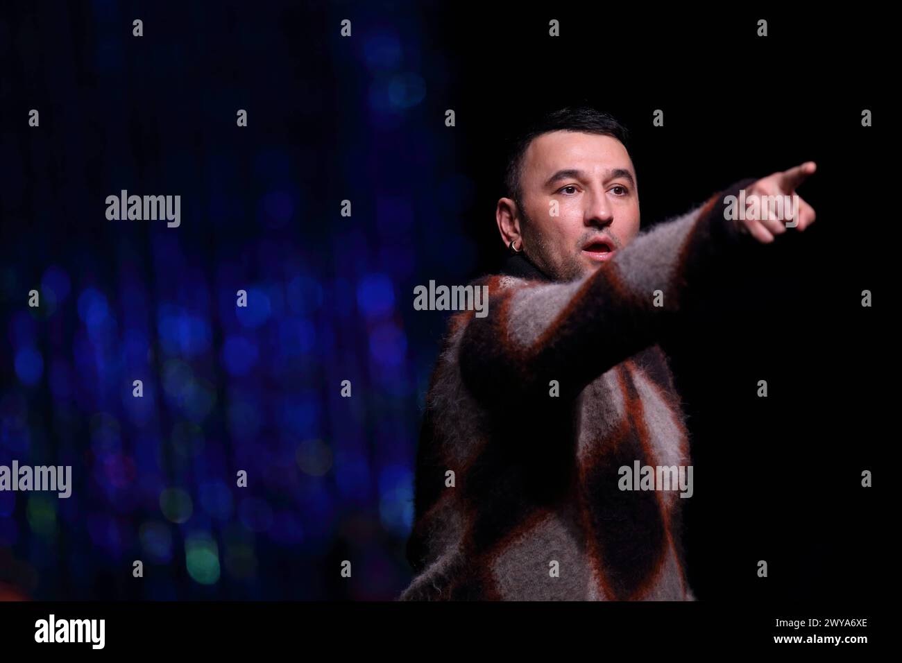 Taner Sahintürk als Dincer während der Fotoprobe für das Stück Unser ...