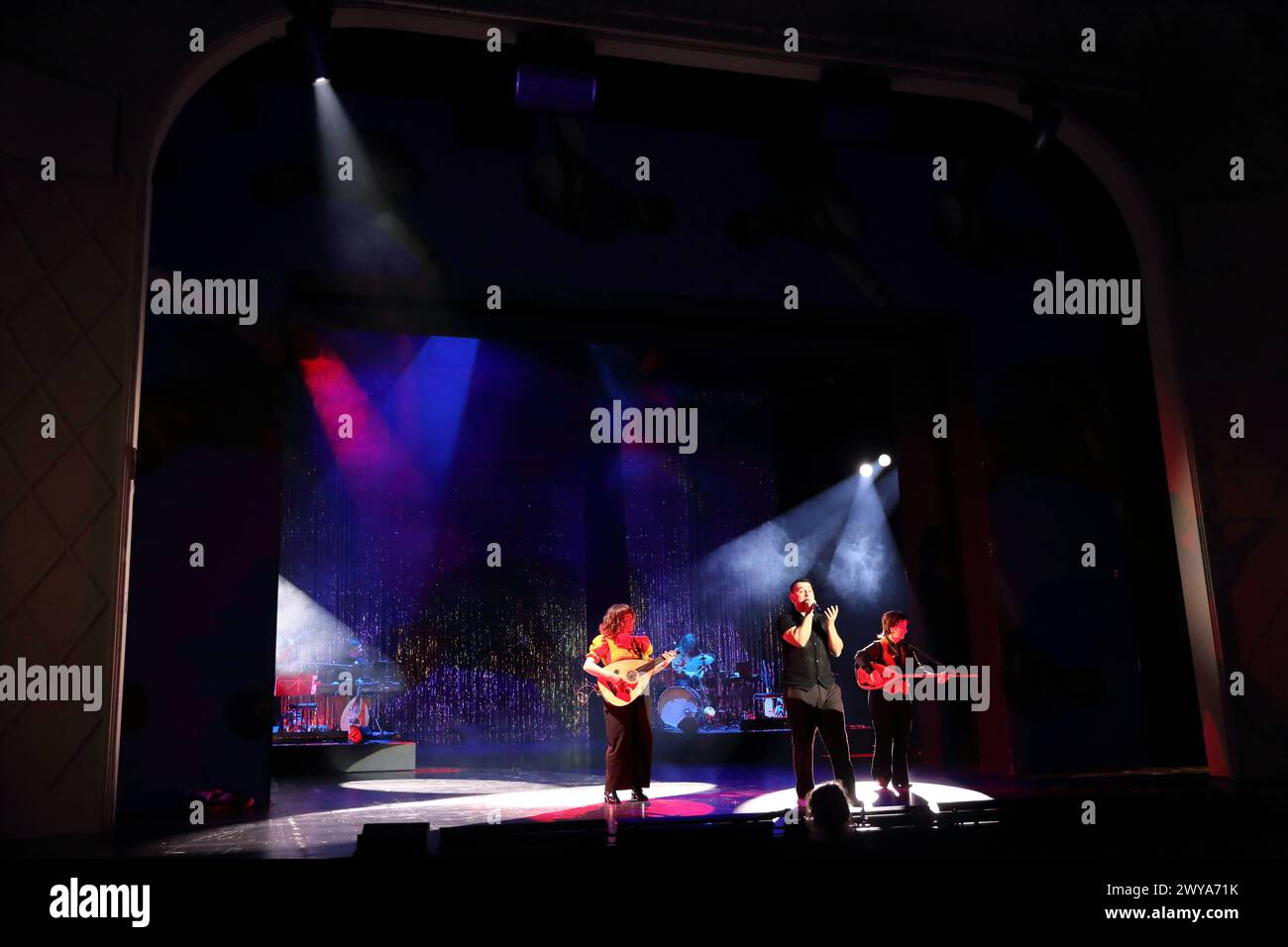 Cham Saloum, Taner Sahintürk als Dincer und Ceren Bozkurt, v.l ...