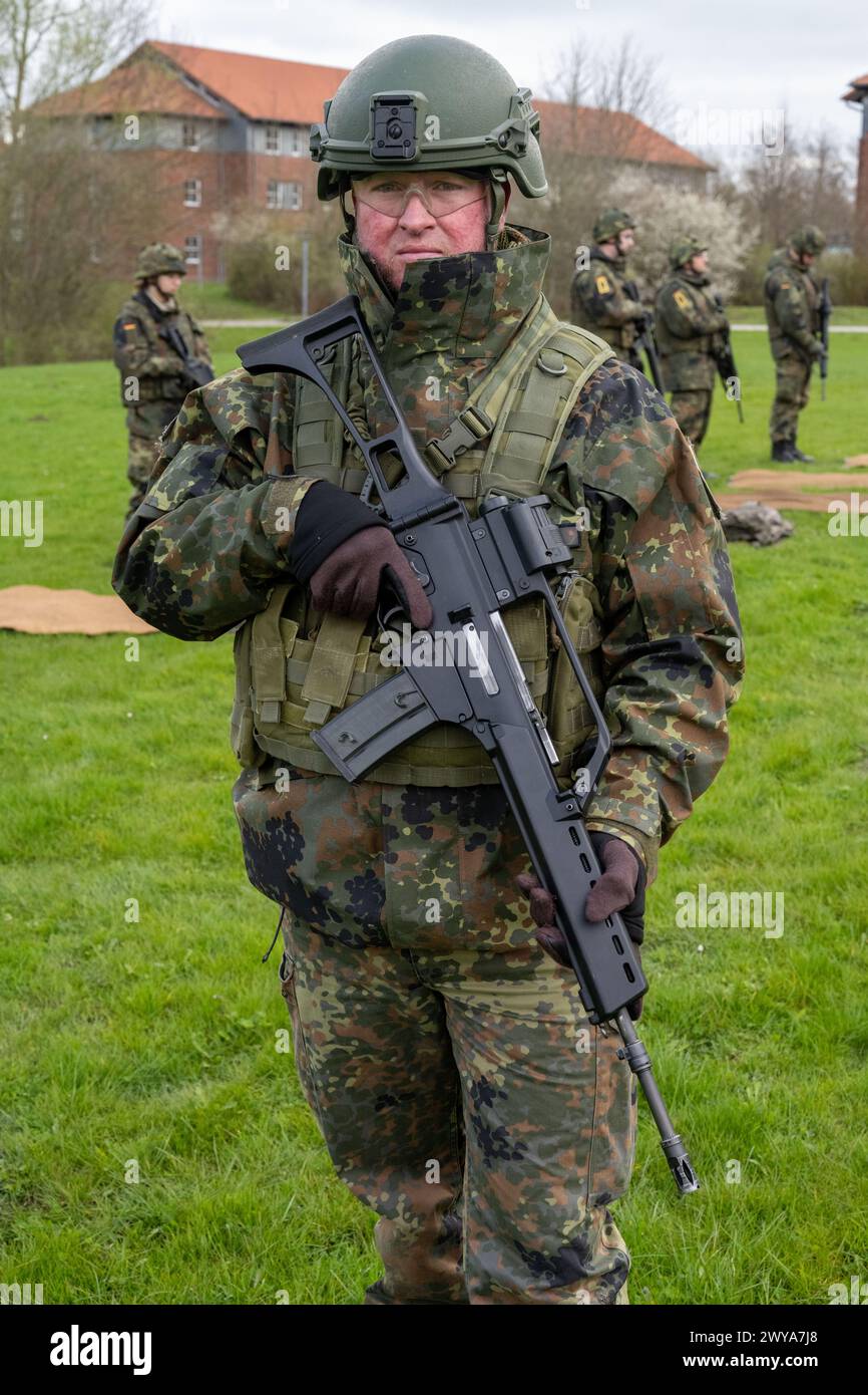 Instructor naval hi-res stock photography and images - Alamy