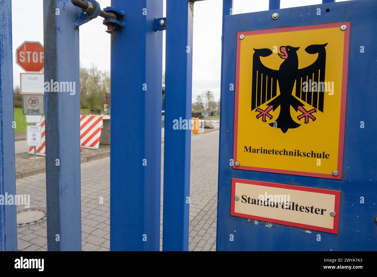 Shooting etiquette hi-res stock photography and images - Alamy