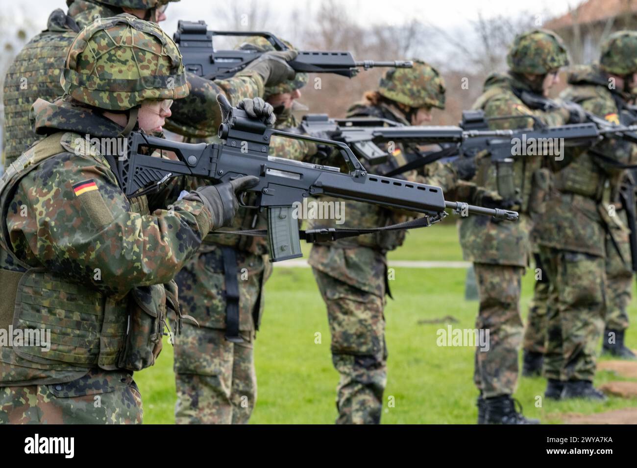 Hands on technical training hi-res stock photography and images - Alamy