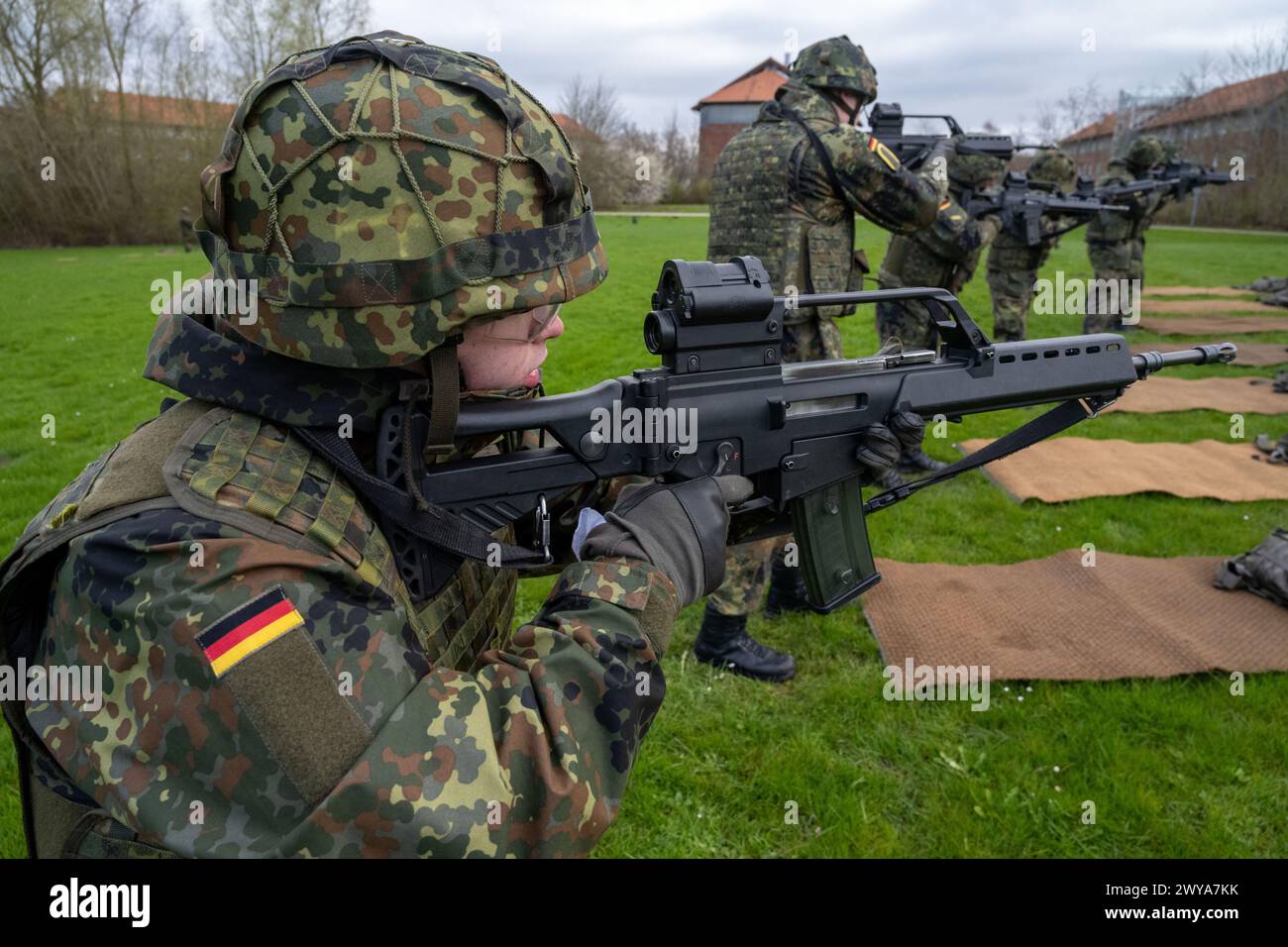 Hands on technical training hi-res stock photography and images - Alamy