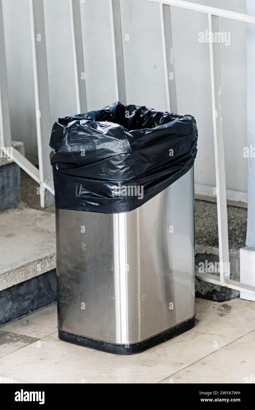 Inside dustbin hi-res stock photography and images - Alamy