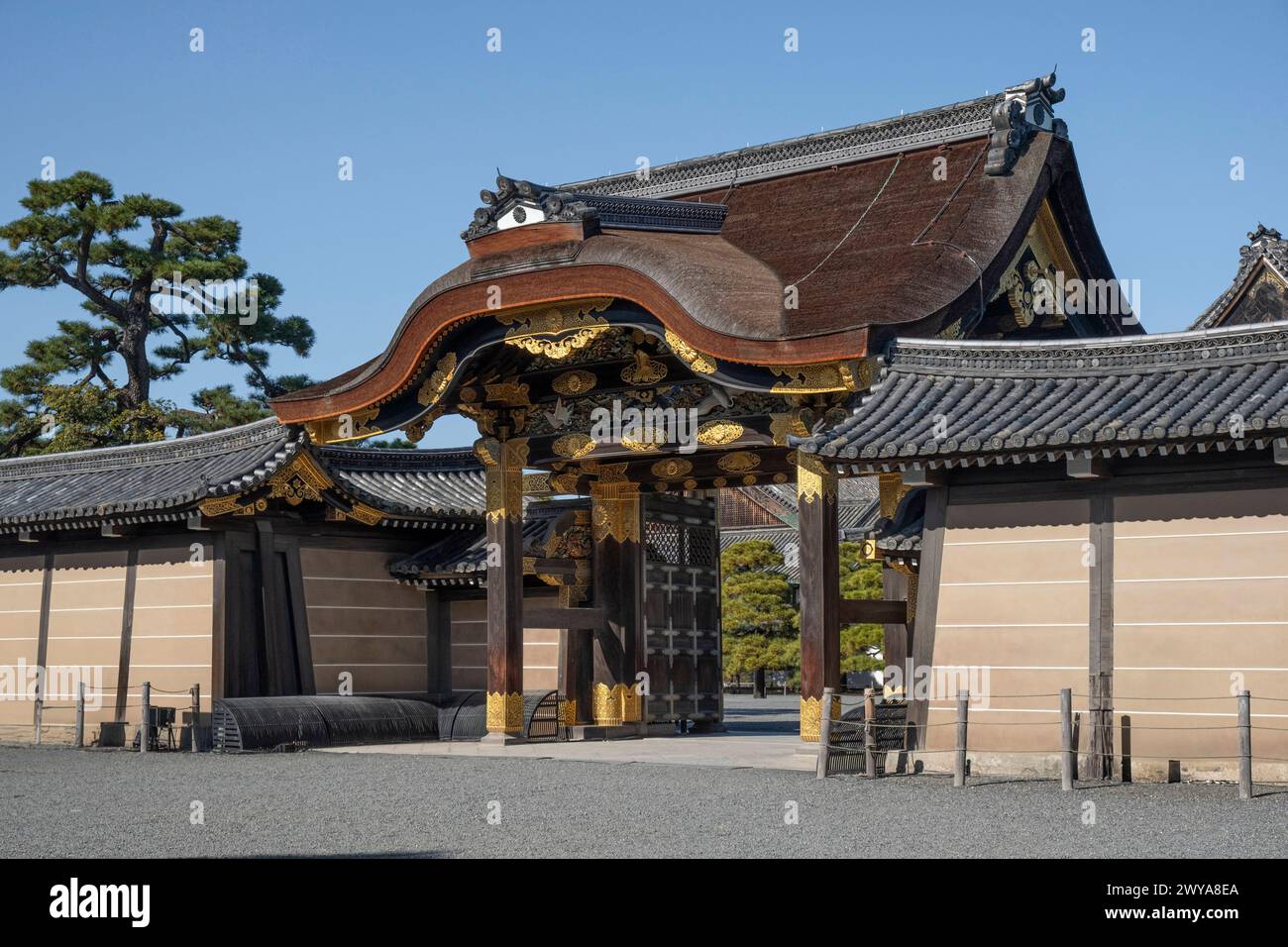 Nijo Castle main gate, UNESCO World Heritage Site, Kyoto, Honshu, Japan ...