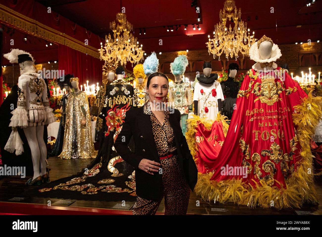 Visitatori museo hi-res stock photography and images - Alamy